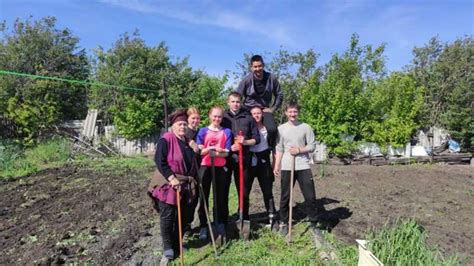 Студенты волонтеры проекта «Автобус добрых дел всегда придут на помощь Білімді Ел