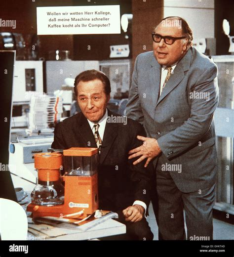 Willi Winzig Betätigt Sich Als Vertreter Von Küchengeräten Seine Unkonventionellen