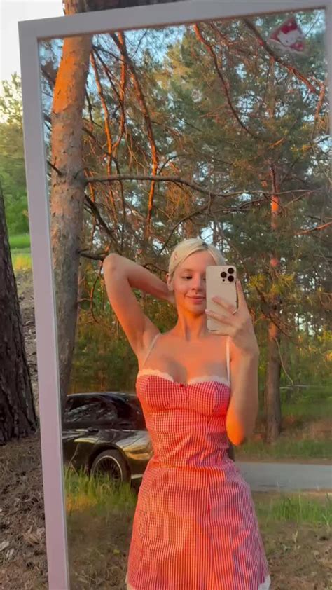 Lesi Moonie Lesi Moonie Urlebird