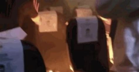 이륙 직전 보조배터리 ‘펑…아수라장 된 비행기 내부