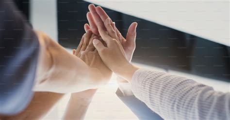 비즈니스 작업 테이블에 팀워크단어 비즈니스 팀워크 개념입니다 사진 Unsplash의 팀워크 이미지