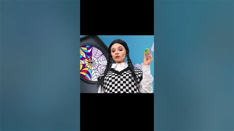 수요일이 유리병을 열고 녹색 액체를 붓고 나무가 자랍니다 Youtube