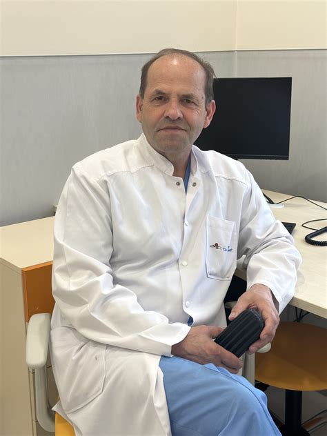 Д р Емил Хаджиев д м Университетска многопрофилна болница за активно лечение „Света Екатерина”