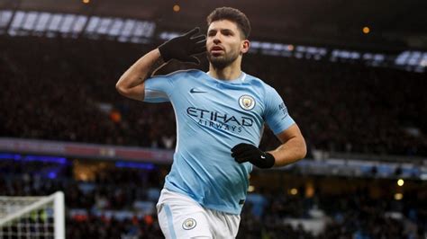 7 Footballers More Committed To Wearing Gloves Than To Their Clubs