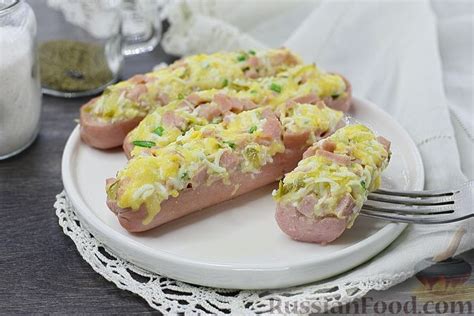 Рецепт Сосиски запечённые с сыром яйцом и маринованными огурцами на