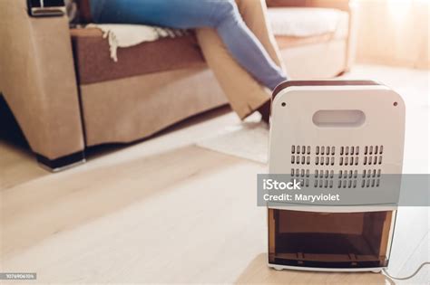 터치 패널 습도 표시기 Uv 램프 공기 Ionizer 물 컨테이너 Dehumidifier 아파트에 작품 클로즈업 바람에 대한 스톡 사진 및 기타 이미지 Istock