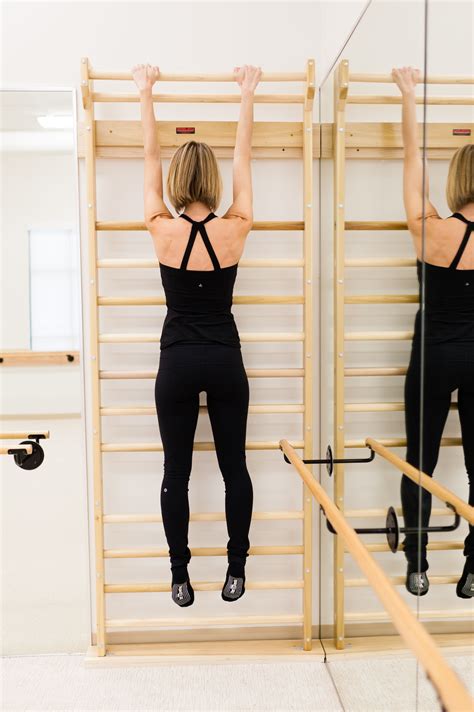 How To Decompress Spine With Pull Up Bar