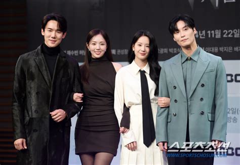 [포토] 유연석 채수빈 장규리 허남준 지금 거신 전화는