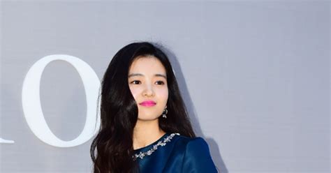 포토엔 김태리 시선 쓸어담은 청순미모와 몸매