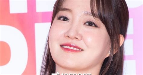 윤하 깜짝 결혼 발표 든든한 짝 만나 더 단단해질 것