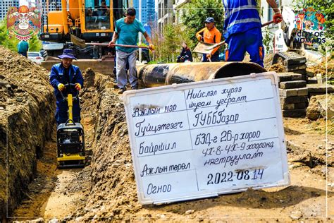 Үндэсний цэцэрлэгт хүрээлэнгийн арын замд борооны ус зайлуулах шугам угсарч байна