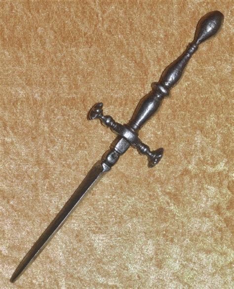 ﻿All-steel Italian Stiletto, 17th C - Antique Weapon Store
