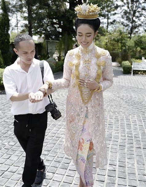 เปิดชุดเจ้าสาว “ยุวเรต” ภรรยา พล ต อ “สันต์ ศรุตานนท์”