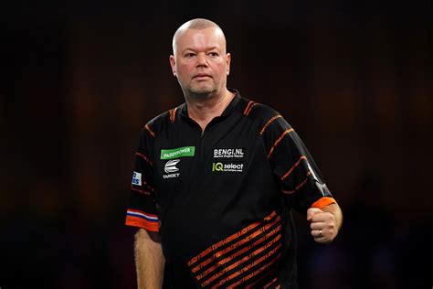 Raymond Van Barneveld Through As World Championship Draw Opens Up The