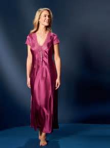 267 Besten Silk And Satin Long Nightgown Bilder Auf Pinterest