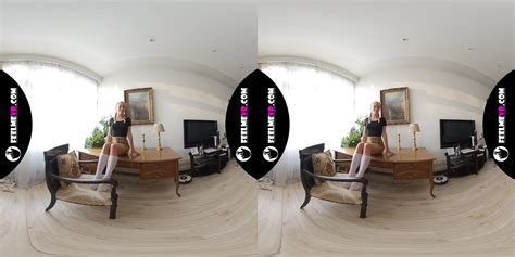 Layza Teeny Model Naked In Photoshoot D VR Backstage VR Porn Video VRPorn