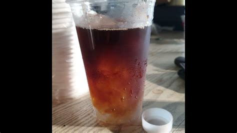 과수원에서 아이스아메리카노 아아만들기얼음에 차가운물넣고 카누를 넣어요 Youtube