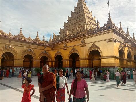 မန္တလေးမြို့ မဟာမုနိရုပ်ရှင်တော်မြတ်ကြီးအား ဘုရားဖူးများ စည်ကားသိုက်မြိုက်စွာ လာရောက်ဖူးမြှော