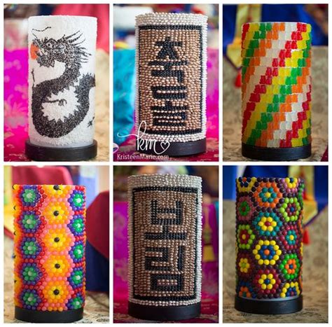 다채로운 레인보우 리본이 달린 사랑 카드