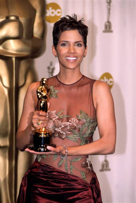 Halle Berry Winning Her Oscar 2002 Images
