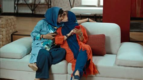 لب گرفتن لزبین ها در ایران Mp3