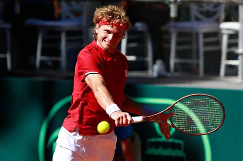 August Holmgren Danser Nytårsmorgen Med Lestienne