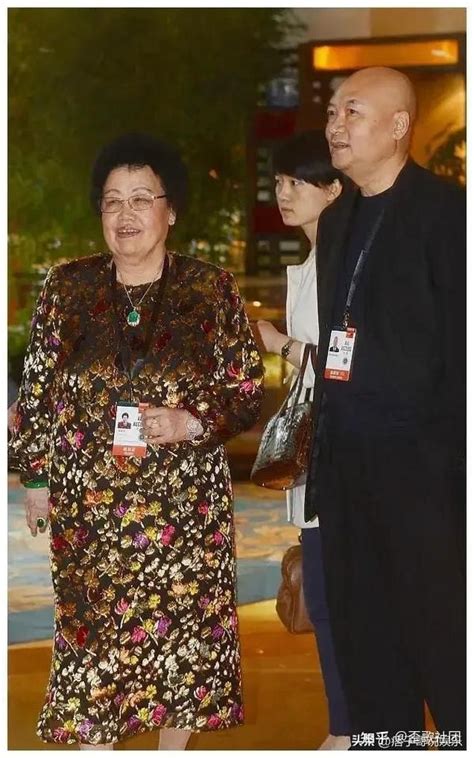 迟重瑞果然嫁给了爱情，陈丽华不惜花费重金，安排师徒四人聚会 知乎