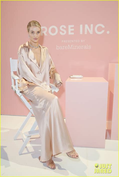 Rosie Huntington Whiteley Hosts A Beauty Master Class Photo 4173385