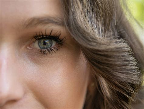 Natural And Surgical Methods To Tighten Eyelid Skin Dr Linde Blog