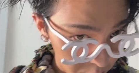 괜히 패셔니스타가 아니야…지드래곤 안경 특이한거 썼네