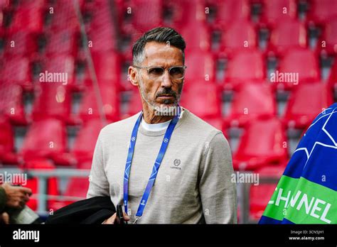 Thomas Eichin Bayer 04 Leverkusen Leiter Lizenzbereich Den Fc