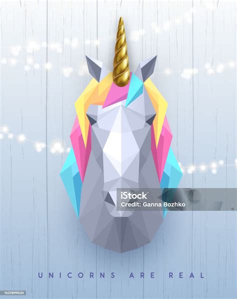 흰색 배경에 황금 뿔이 있는 3d 다각형 종이 유니콘 머리 벡터 그림 번쩍이는에 대한 스톡 벡터 아트 및 기타 이미지