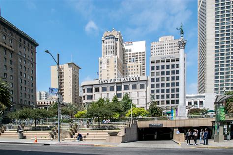 포스트 거리에 샌 프란 시스 코 캘리포니아 미국8 월 27 2018saks 5 번가 건물 외관 샌프란시스코 캘리포니아에 대한 스톡 사진 및 기타 이미지 Istock