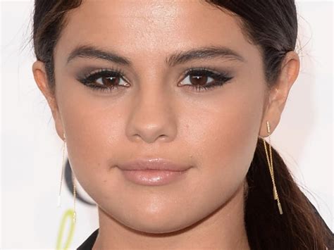 Selena Gomez Mit Smokey Eyes