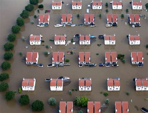 Наводнения свлачища и проливни дъждове убиха 23 души в Папуа Нова Гвинея Новини от Actualno