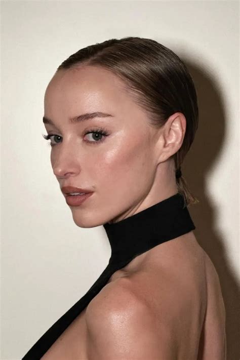 Bored Of Your Bob Phoebe Dynevor Shows How To Switch It Up In Seconds