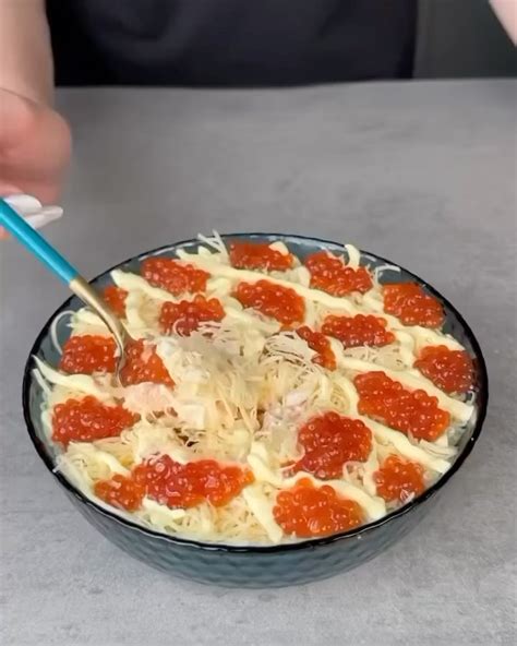 Домашняя Кулинария • Праздничный салат🤩 Ингредиенты 🌲куриная грудка отварная лучше чтобы