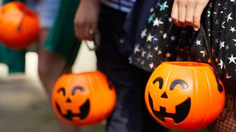 Judge Lifts Halloween Yard Sign Requirement For Mo Sex Offenders