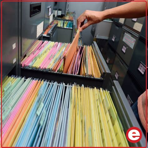 엑스트라스페이스 셀프스토리지 쌓여가는 문서로 캐비넷이 부족하다면 사무실이 서류로 가득 차고