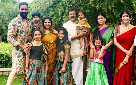 500 കോടി ആസ്തിരണ്ട് ഭാര്യമാരിലായി 3 മക്കള്‍6 പേരക്കുട്ടികള്‍മോഹന്