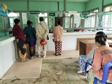 မိုင်းပန်မြို့နယ် မြန်မာ့စီးပွားရေးဘဏ်တွင် အငြိမ်းစားဝန်ထမ်းများအား ပင်စင်လစာထုတ်ပေးလျက်ရှိ