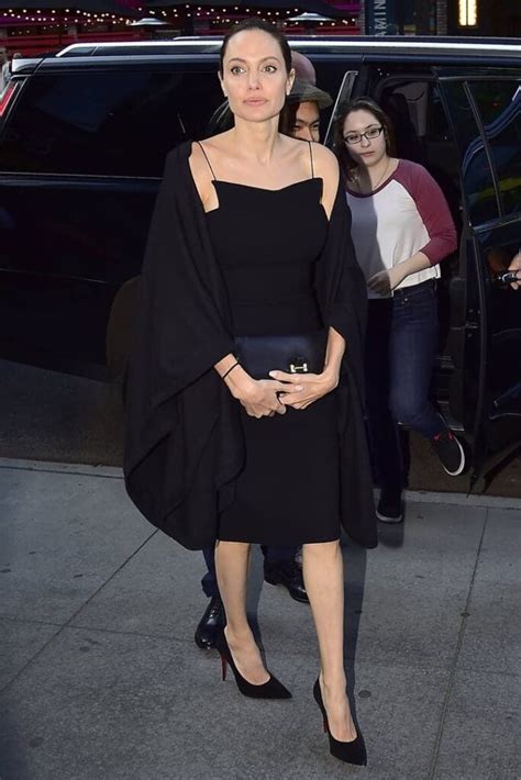 Check Out Angelina Jolies Outfits Are Perfect On A First Date Iwmbuzz