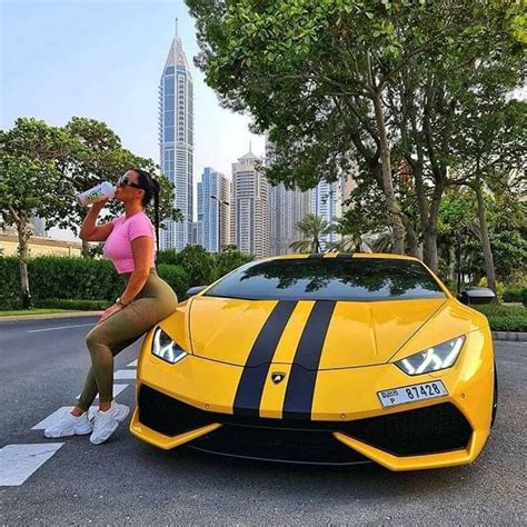 Девушка и Lamborghini Huracan Expensive Sports Cars Luxury Cars Car