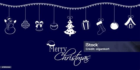 진한 파란색 배경에 크리스마스 펜 던 트입니다 눈사람 벨 공 트리 선물 양말 동화 집 산타의 모자에 축 하 비문 벡터 일러스트 레이 션 눈사람에 대한 스톡 벡터 아트 및