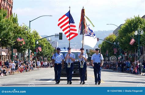 4th Of July Parade Alameda California Editorial Photo Image Of Crowd