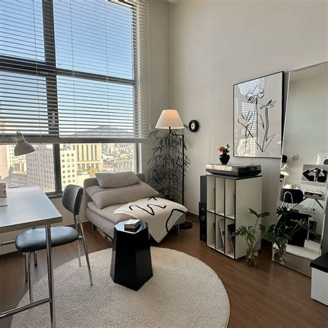 하늘뷰와 숲뷰가 보이는 무채색 감성 8평 복층 오피스텔 라이프스타일 슈퍼앱 오늘의집