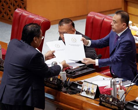 Indonesia Bans Sex Before Marriage And Cohabitation Smile 90 4fm