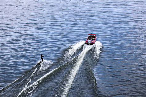 포토에세이 물살을 가르고 가을 속으로