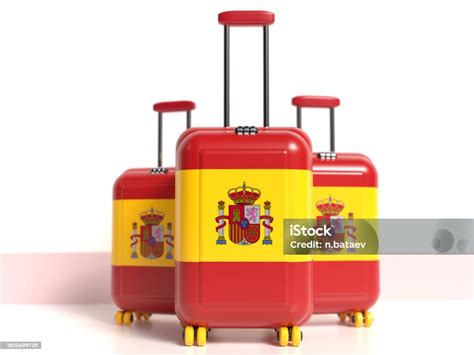 텍스트를 위한 빈 공간이 있는 흰색 배경에 스페인 국기 색상의 여행 가방 출장을 주제로 한 3d 그림 3차원 형태에 대한 스톡 사진 및 기타 이미지 Istock