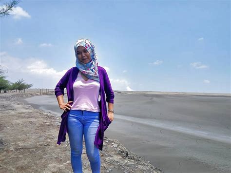 Cewek Jilbab Pamer Toket Montok Outdoor Payudara Toket Gede